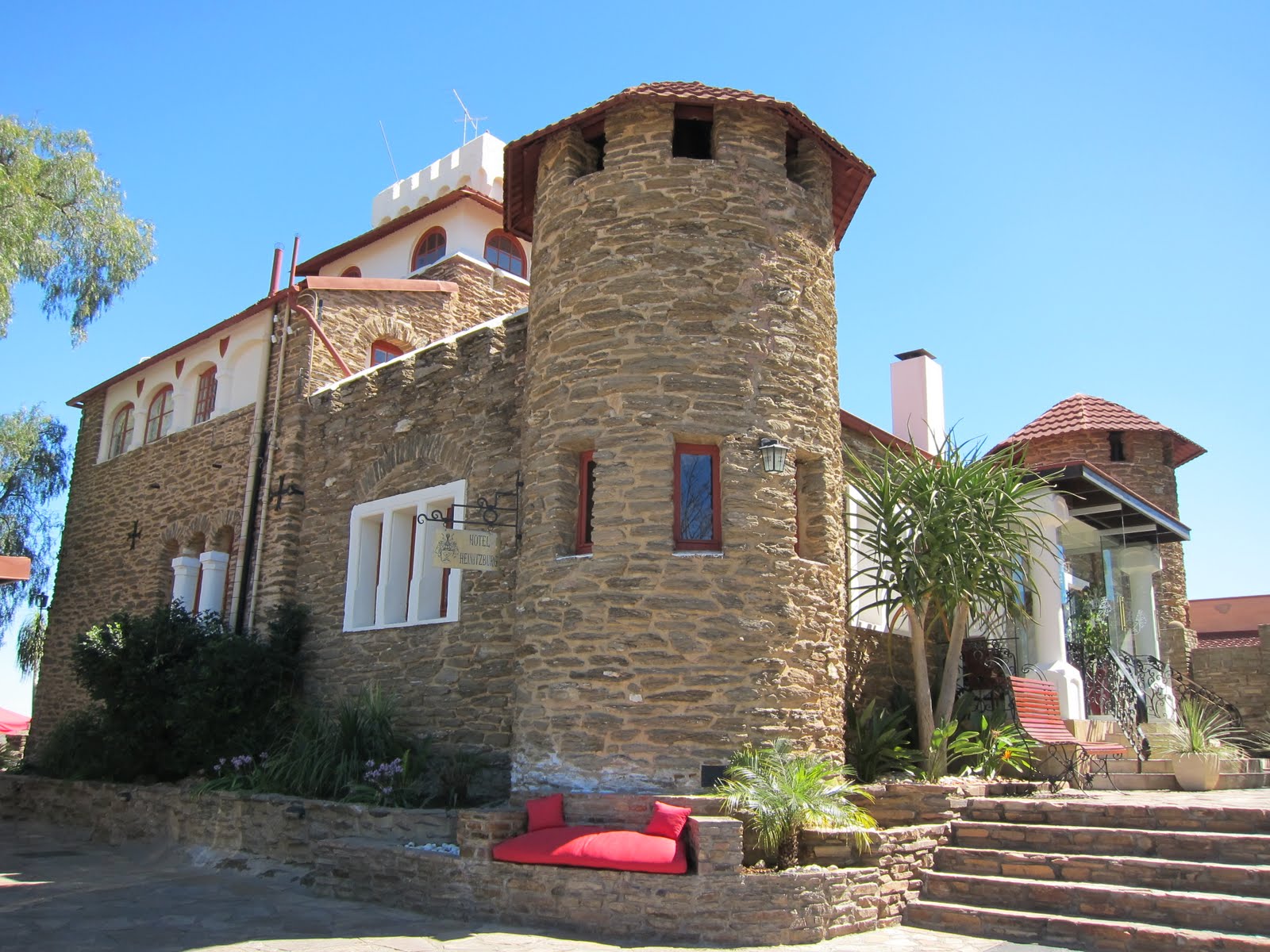 Hotel Sanderburg Castle (4stars). Windhoek.